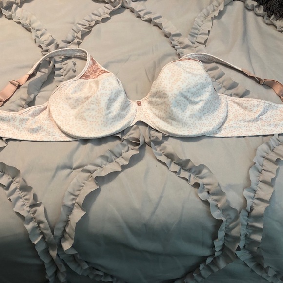 Bali | Intimates & Sleepwear | Soft Pink Print Bali Bra Size 38d | Poshmark